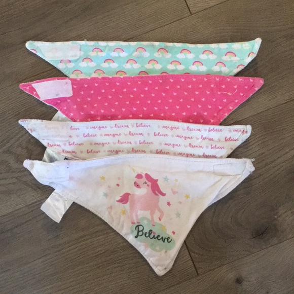 le bebe favorite | Other | 4 Lightly Used Baby Girl Bandana Bibs No ...